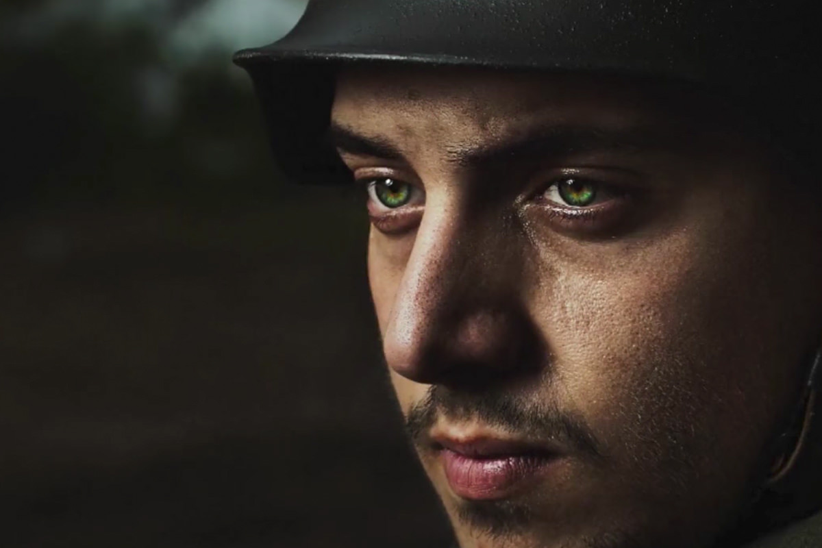 How To Color, Brighten and Sharpen Eyes in Photoshop - PHLEARN