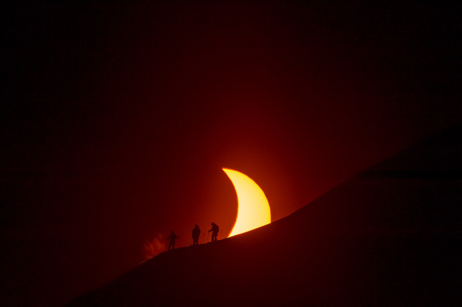 Skiing in Front of a Solar Eclipse: A Once in a Lifetime Shot by Reuben ...