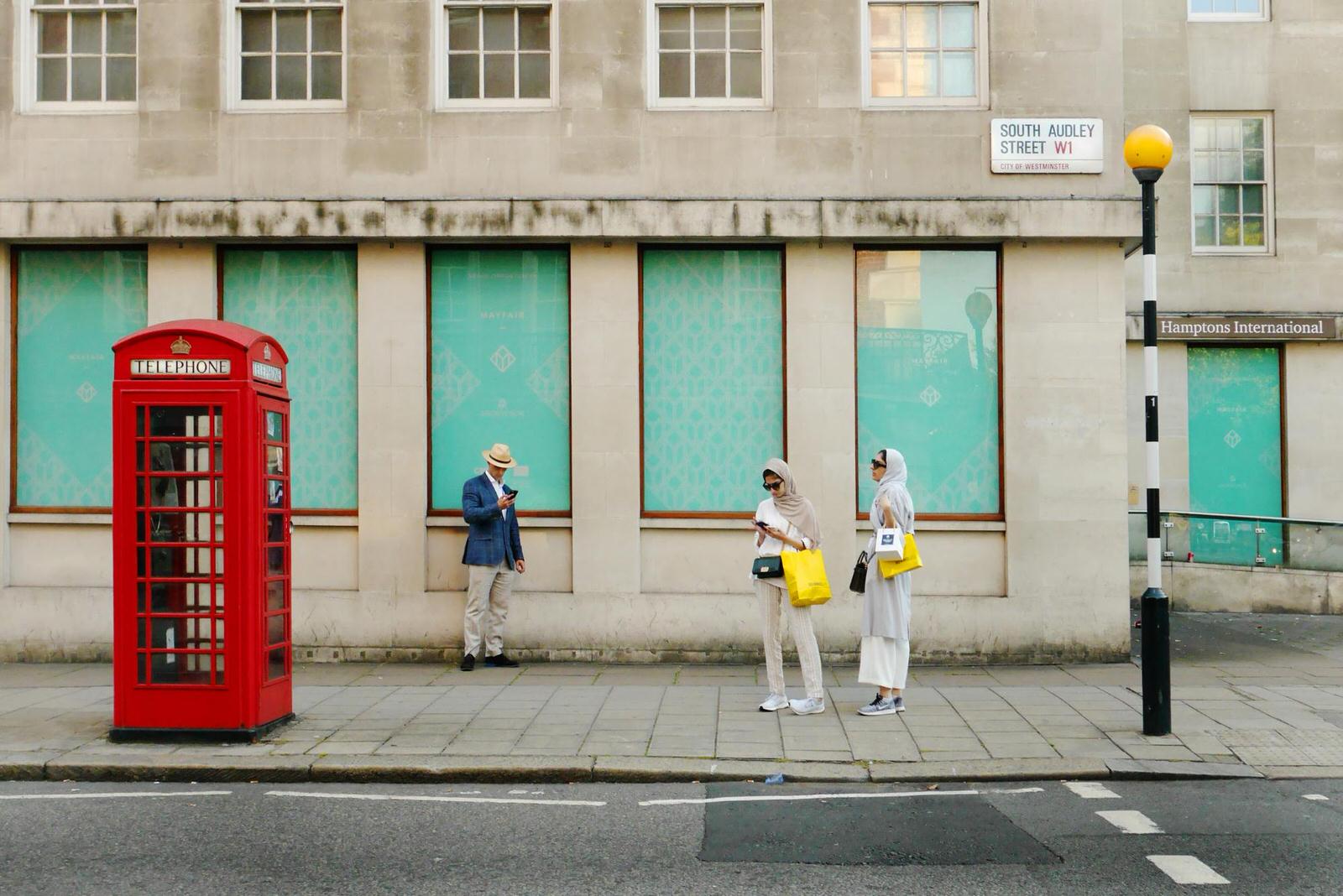 The Story Behind This Viral Invisible Girl Photo by Laura Williams