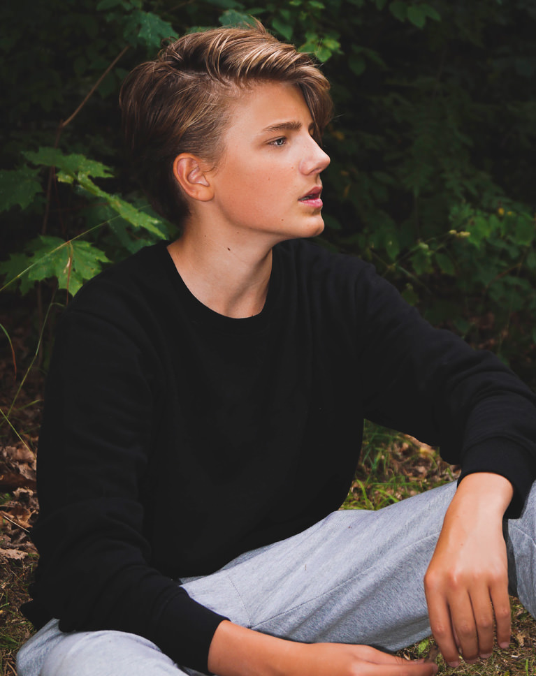 Save HOURS with this frequency separation Photoshop action