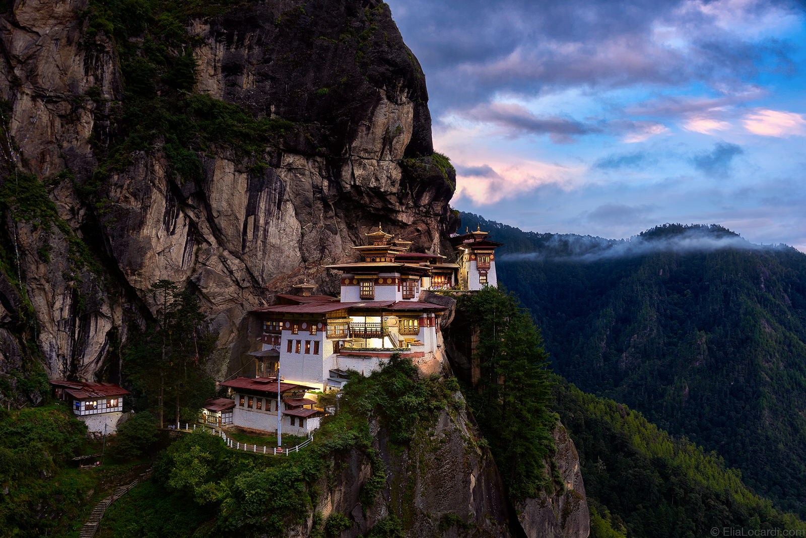 Are Selfies Destroying the Planet? How to Prevent Destructive Tourism