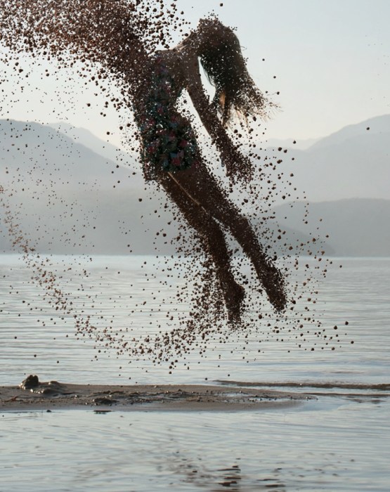 How to Create a Dispersion Effect in Photoshop - PHLEARN