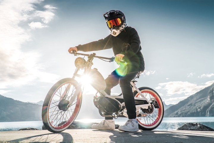 How to Remove Logos & Branding in Photoshop - PHLEARN