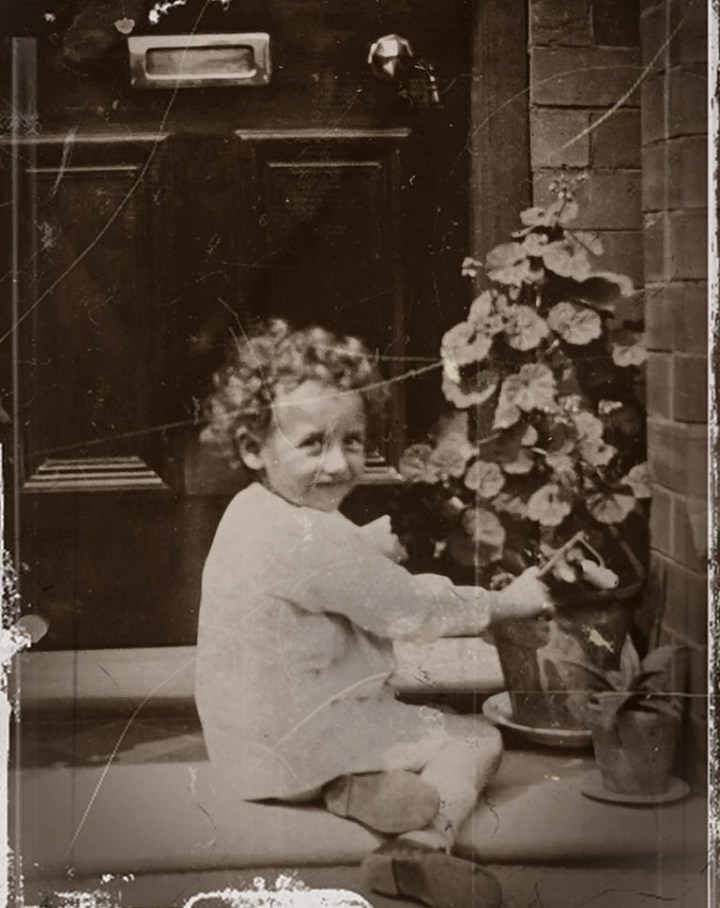 How to Restore Old & Vintage Photos in Photoshop - PHLEARN