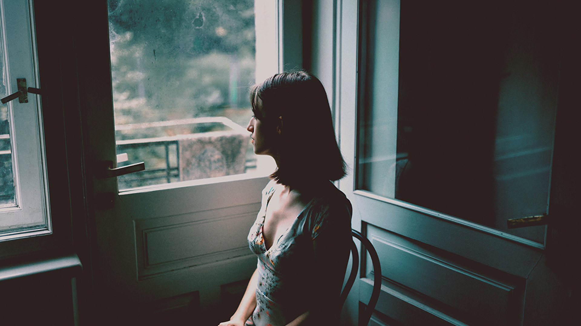 The Secret to Dark & Moody Coloring in Photoshop - PHLEARN