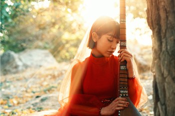 How to Create Realistic Light Rays in Photoshop - PHLEARN