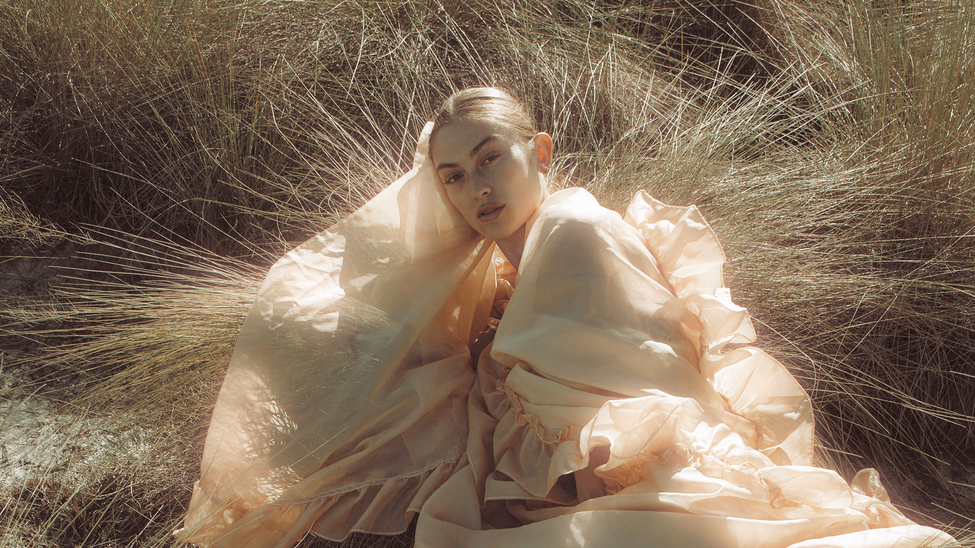 How to Create Light Effects in Photoshop - PHLEARN