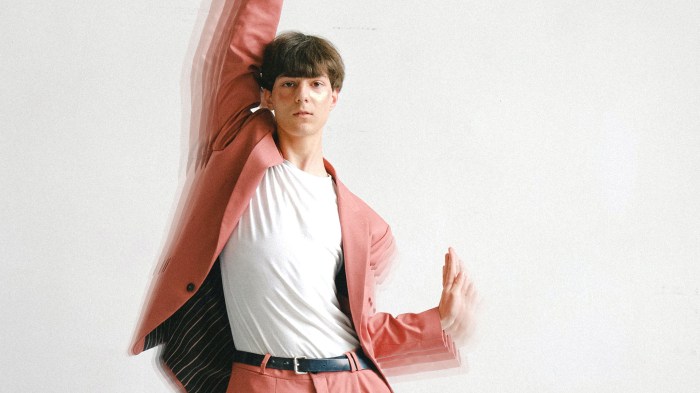 How to Create a Motion Effect in Photoshop - PHLEARN