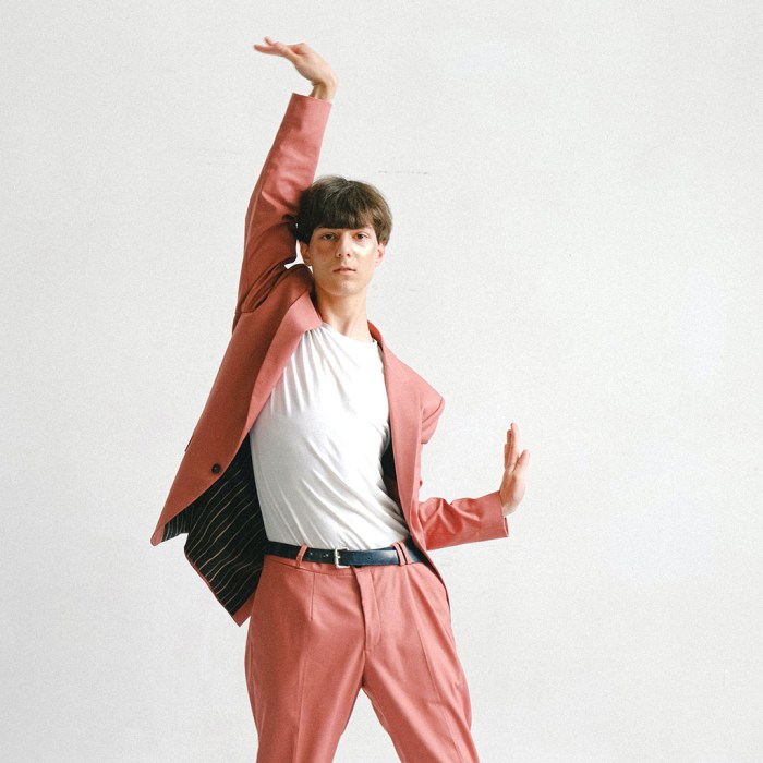 How to Create a Motion Effect in Photoshop - PHLEARN